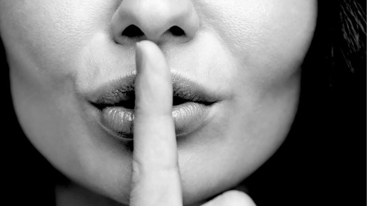8 Signs Youre In A Fake Relationship Relationship Rules